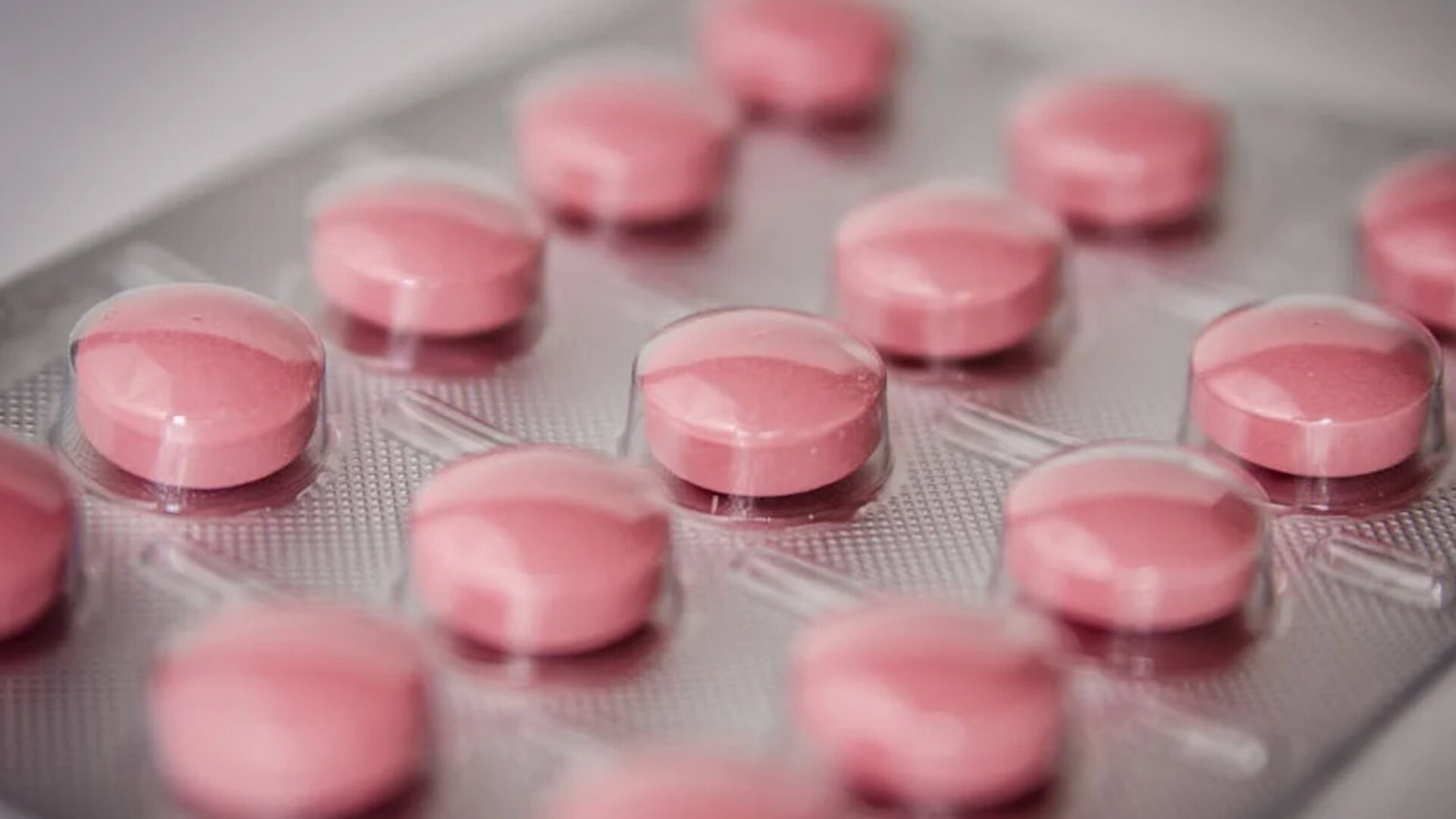 Erst Pille abgesetzt, jetzt Pickel? So werden Sie Ihre Post-Pill-Akne los!